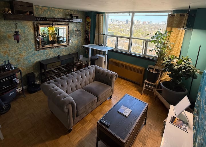 Curated Downtown Art Retreat | Free Parking - Toronto