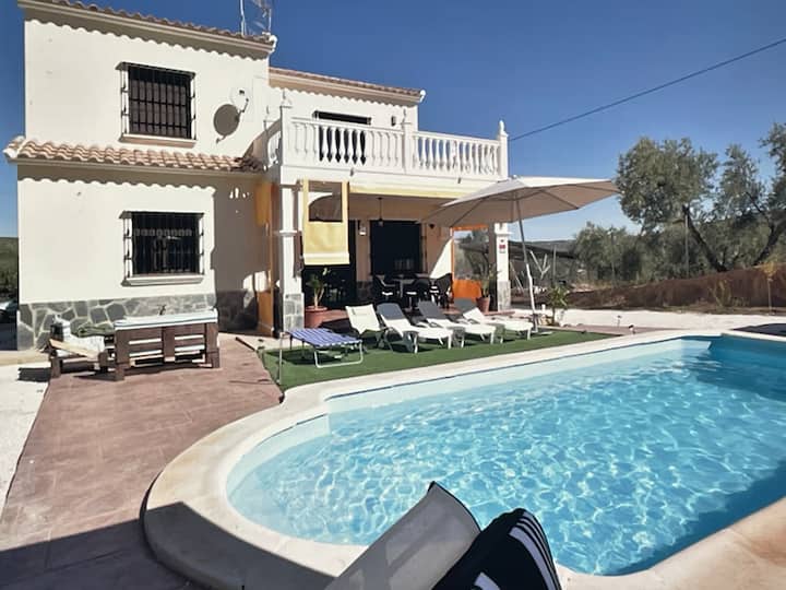 **Villa En Monte Con Piscina Privada,espectacular - Archidona