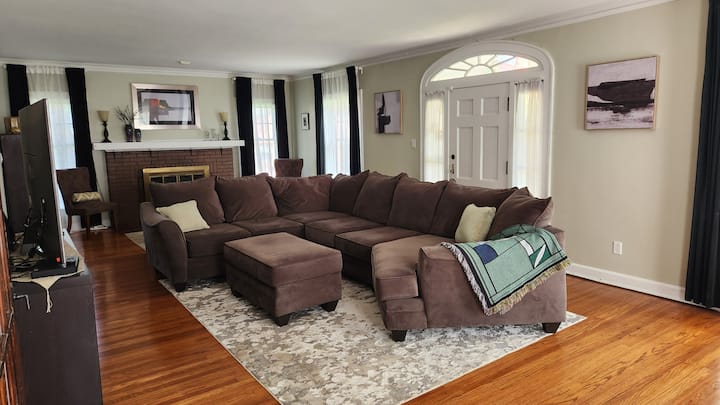 3500 Sqft Stately Home In Irvington On 1/2 Acre - Indianapolis, IN