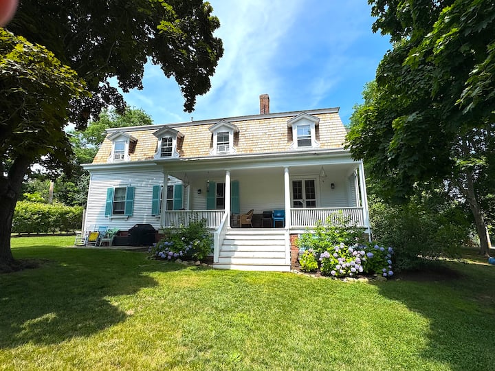 Ship Captain's House Overlooking A Nature Preserve - Wellfleet, MA
