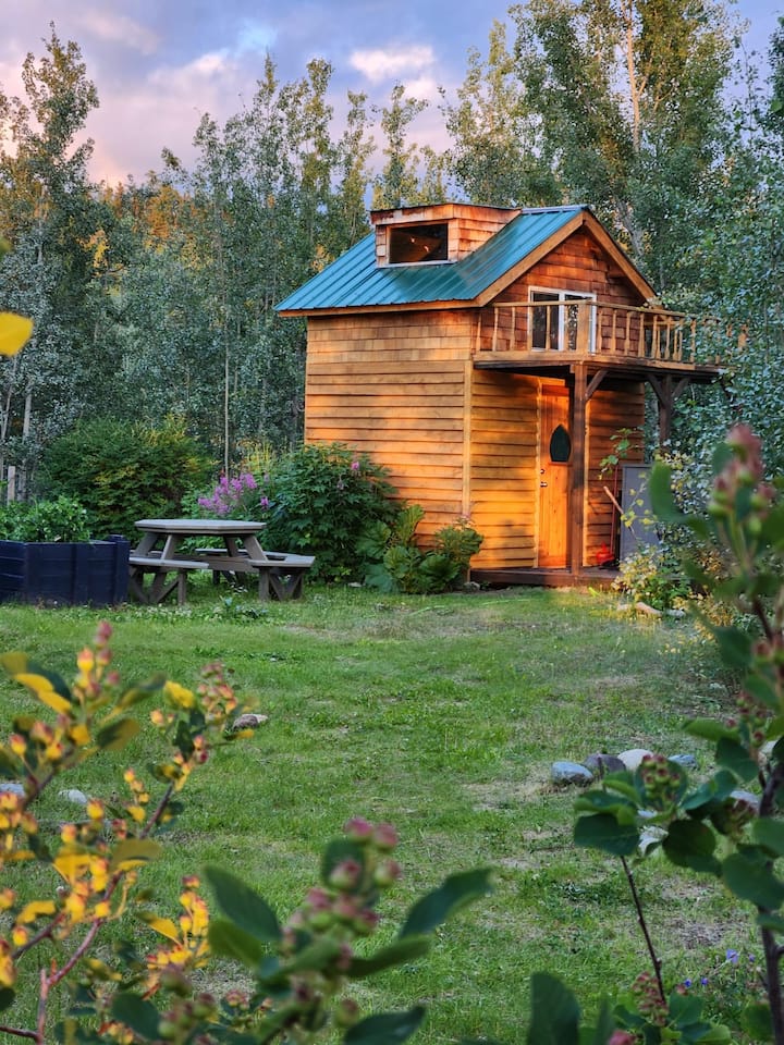 Tiny House On Urban Farm-glamping - Whitehorse, Canada