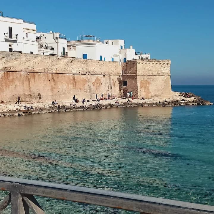 Antonia Jess - Near The Sea | Gessicaholiday - Monopoli