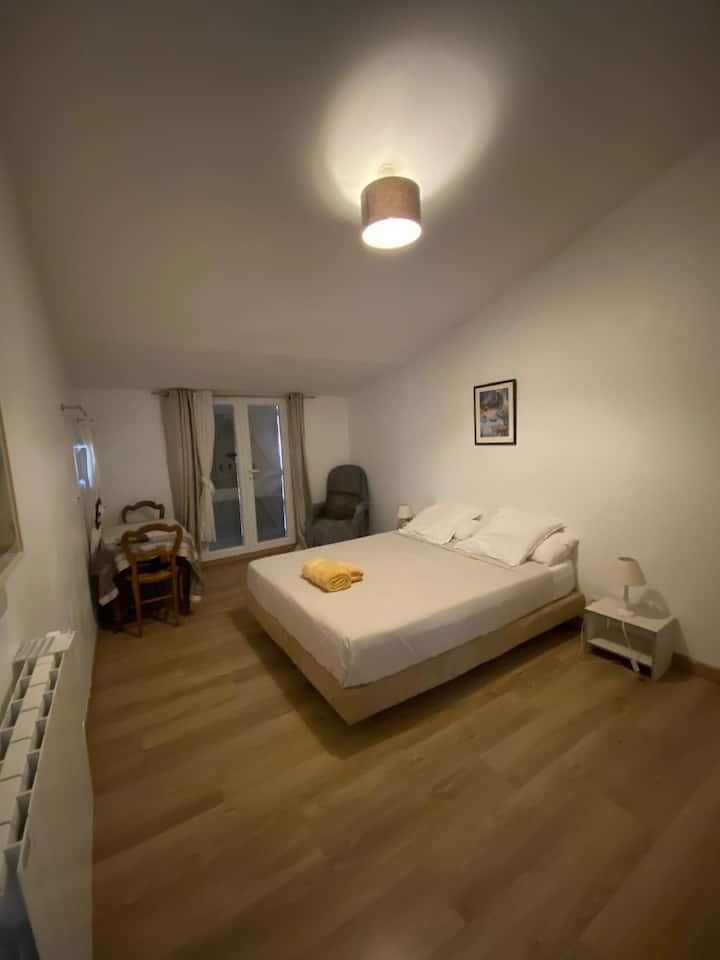 Chambre Indépendante Dans Maison Familiale - Castries