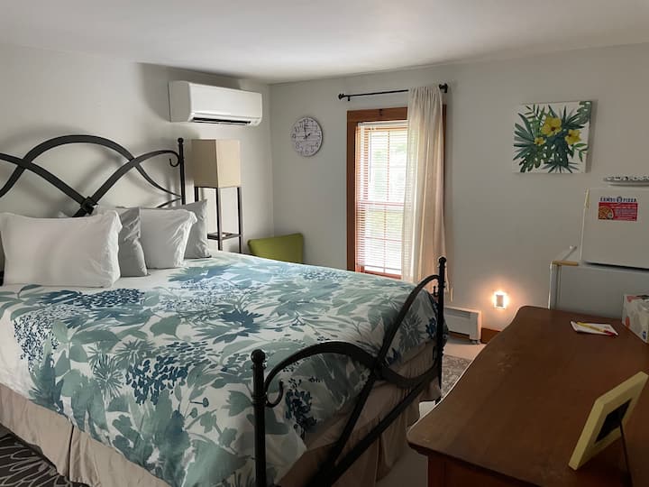 Yellow Tree, Nettie's Room - Put-in-Bay, OH