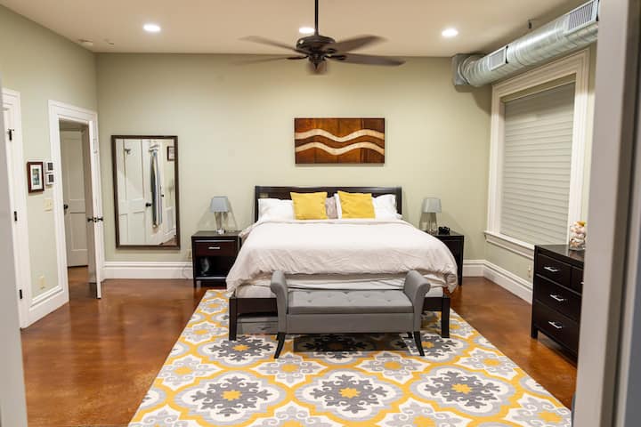 Comfort, Dining & Entertainment Near Downtown - St. Louis, MO