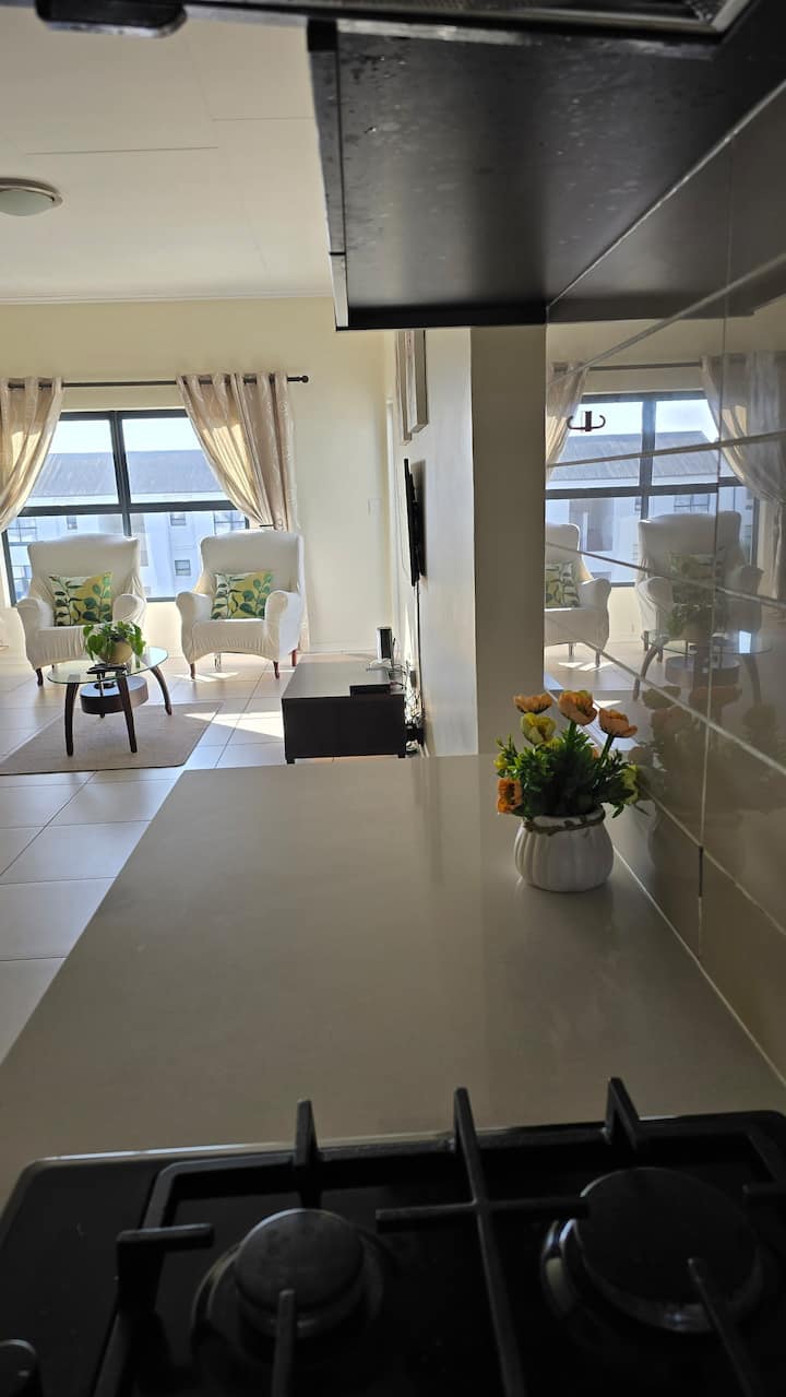 Safe, Fully Equipped With Wifi In Greenstone Hill - Edenvale