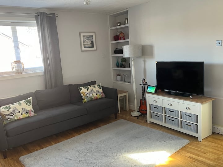 One-bedroom Apartment, Free Parking, Own Entrance - Slough