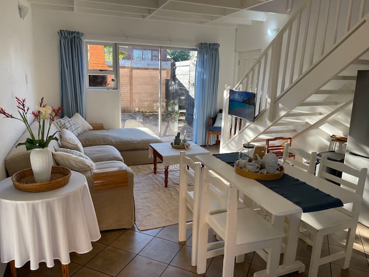 Grace By The Sea, A Sunny Apartment By The Sea - East London