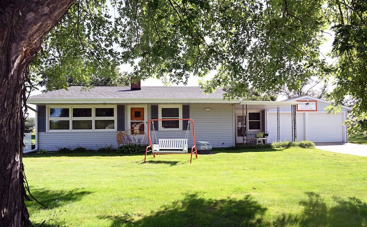 Daddy Roy's Bed & Vintage - Chimney Rock, WI