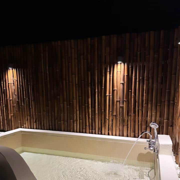 스테이 오아이"오"
마운틴뷰 야외자쿠지
감성스테이 - Jeju-si