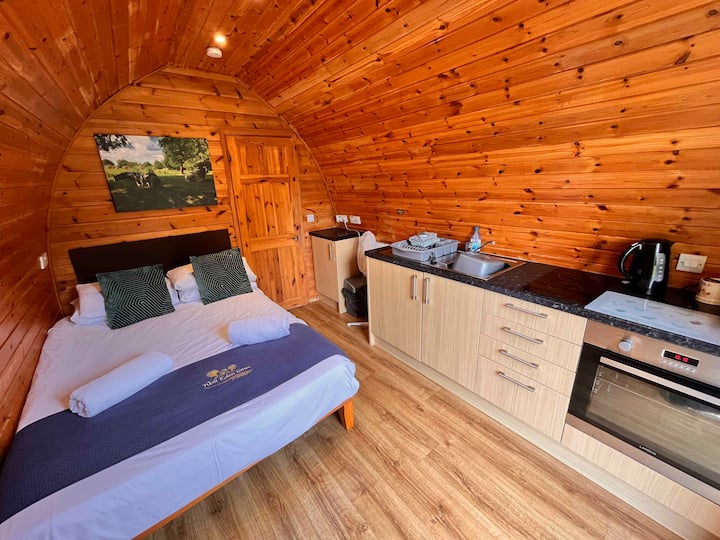 The Strawberry Glamping Pod, Wall Eden Retreat - Burnham-on-Sea