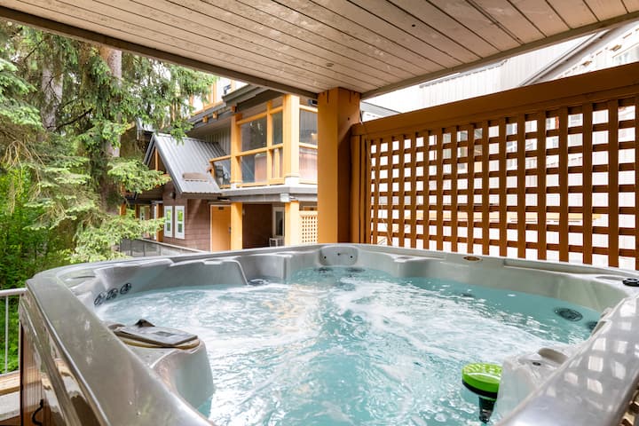 Modern + New 2br With King/hot Tub/pool -Village! - 威士拿