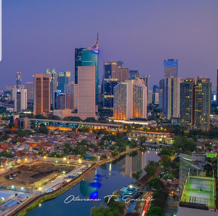 Zeal Home Cozy & Stylish Apt With Lake & City View - West Jakarta