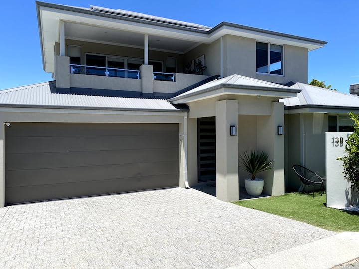 Amazing Group Stay! 2 Kitchens, 6 B/r,4 Bathrooms! - Perth
