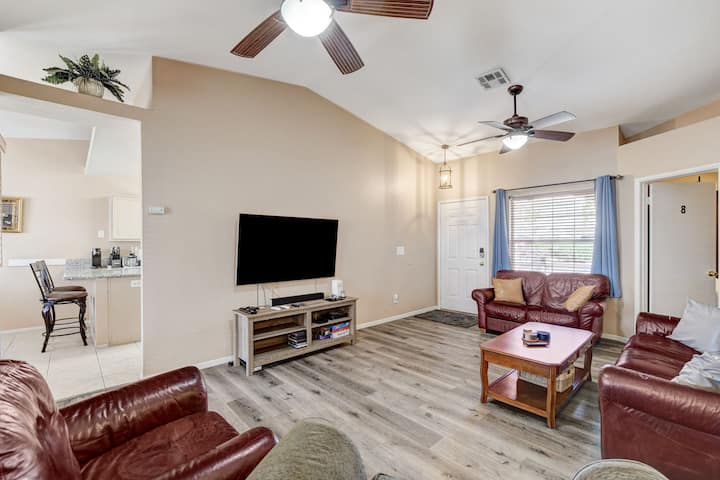 Quiet, Safe, & Minutes To Ap/strip! Book Now! - Paradise, NV