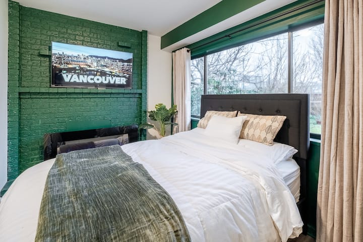 Brewers Park Studio Suite
(In Suite Laundry) - Vancouver