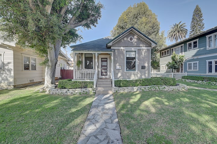 Historical Landmark Queen-ann Bungalow - Los Angeles, CA