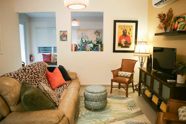 Roomy Beachside Escape • Private Patio, Ocean Park - San Juan