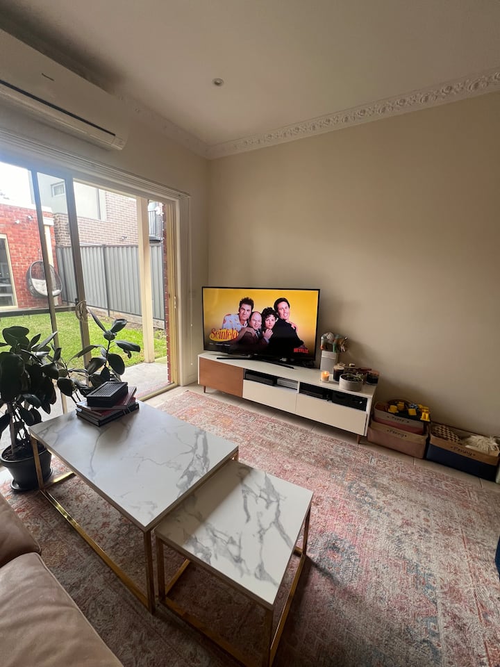 A Large, Bright Room In A Cosy And Happy Home - 브런즈윅