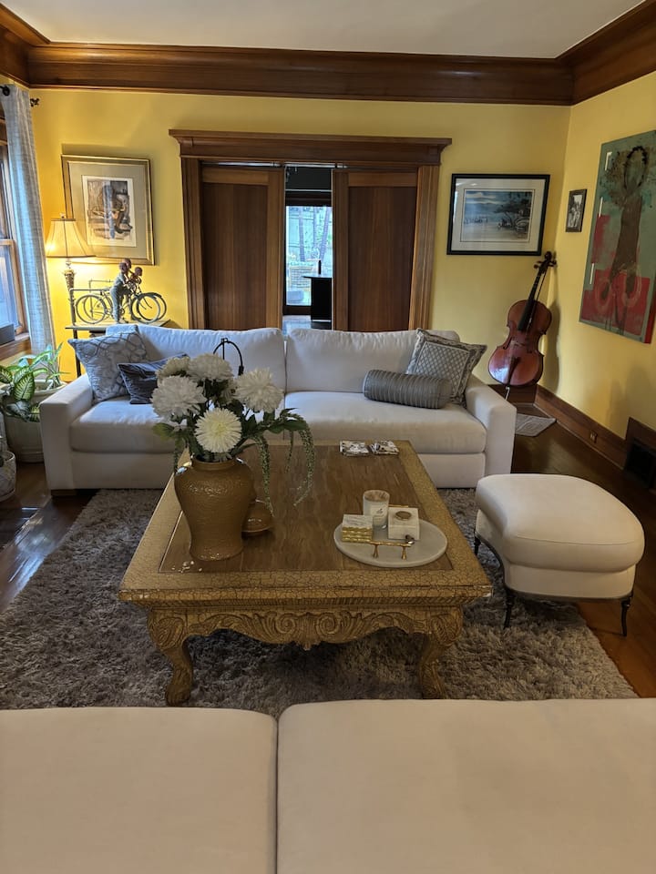 Centrally Located To Hollywood, Rodeo Dr & Beach - Los Angeles, CA