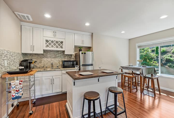 Modern And Private Unit Bellevue - Seattle - Bellevue, WA