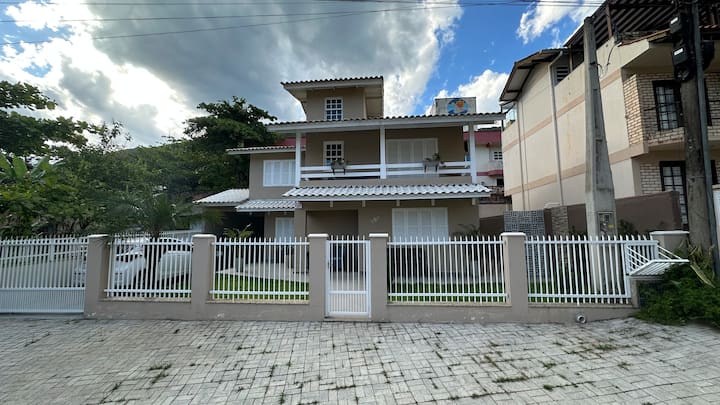 Casa Com Piscina Para 12 Pessoas A 70 Mt Do Mar - Bombinhas