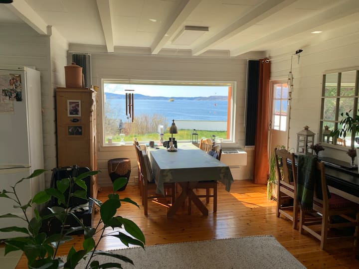 A House By The Sea - Aéroport de Bergen (BGO)
