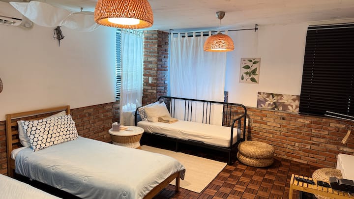 Second Holmes 3-room Suite - Csedzsu