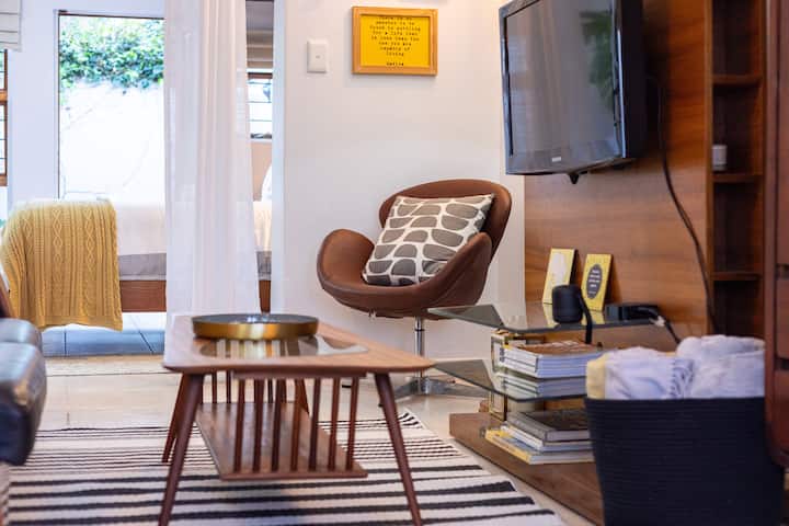 Stylish And Safe Cottage With Power & Water Backup - Johannesburg