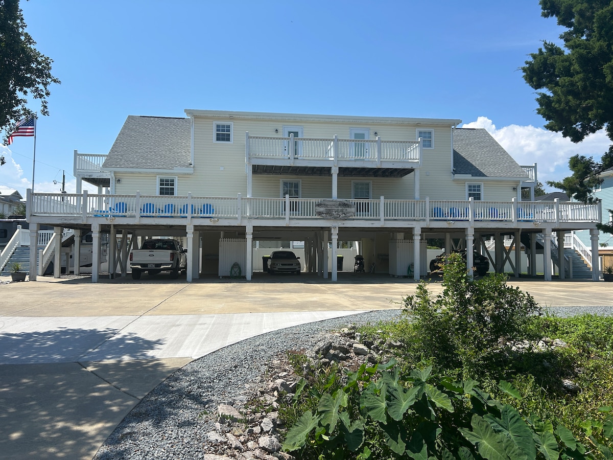 Sandy Cheeks Retreat { Left Cheek } - Airbnb