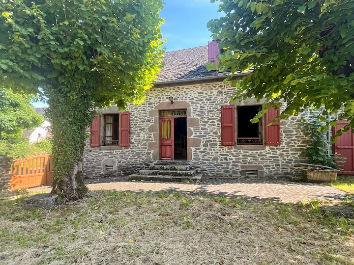 Maison Auvergnate à Côté De Salers - 4 Ch - Garage - Mauriac