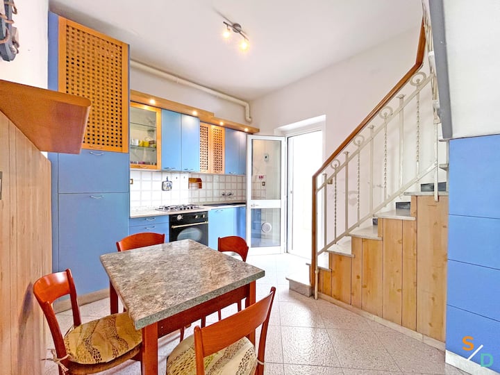 Townhouse With Private Courtyard - Viareggio