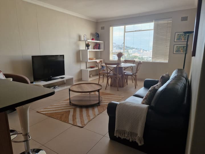 Centrally Located Entire Apartment - Camps Bay