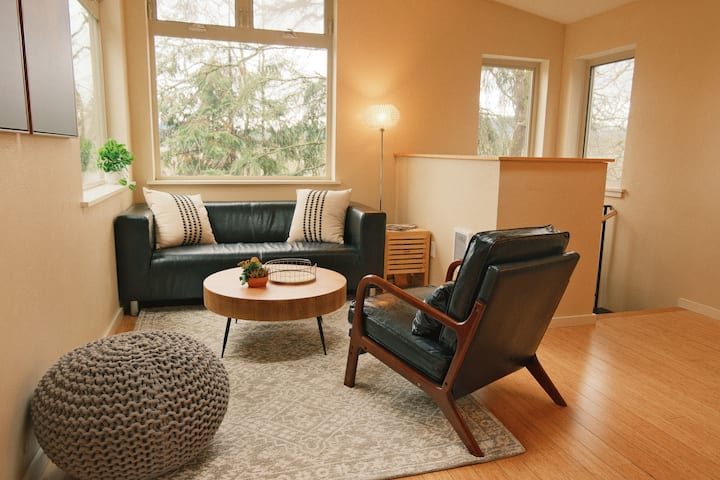 Modern Urban Nest In The Trees - Eugene, OR