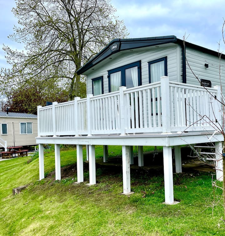 Avon Rose Dog Friendly 3 Bed Caravan Rockley Park - Poole