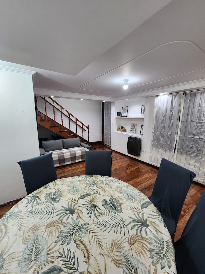 Amplia Casa 2 Pisos Con Patio - Provincia de Buenos Aires