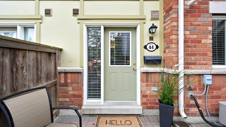 Beautifully Renovated Ground Floor Townhouse - 萬錦