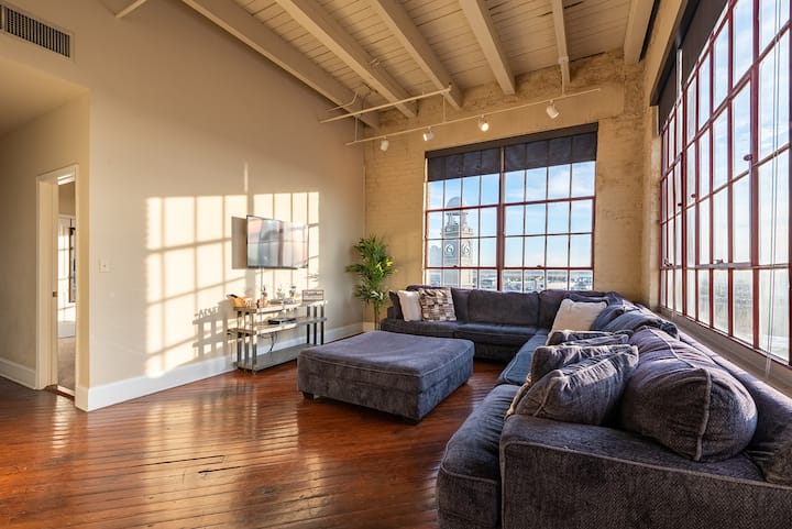 Luxury Downtown Condo | Panoramic City Views - New Orleans, LA