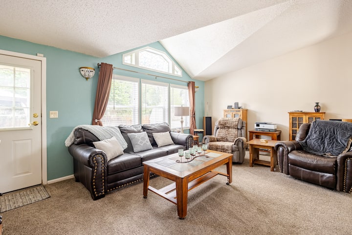 Family Friendly,3bd 2b Dogs Welcome Near Downtown - Colorado Springs, CO
