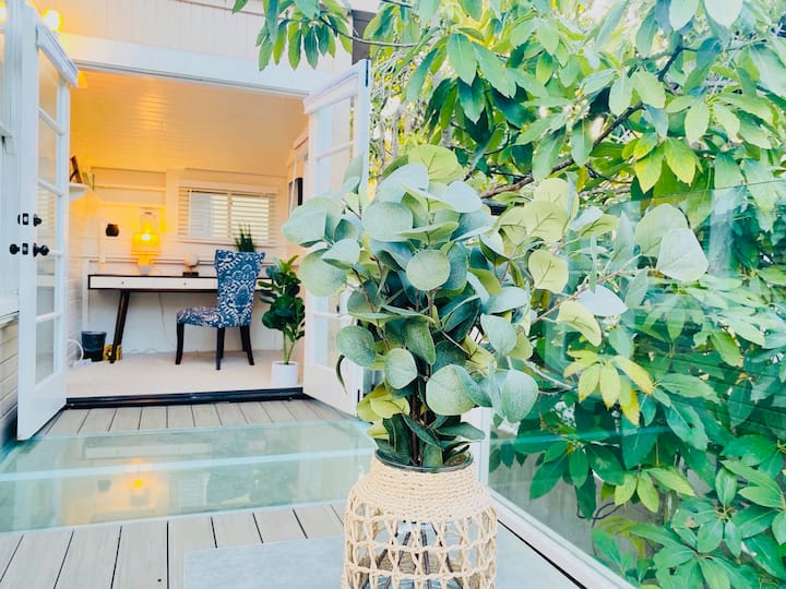 Private Home In Theatre & Arts District Walk Bike - Santa Barbara, CA