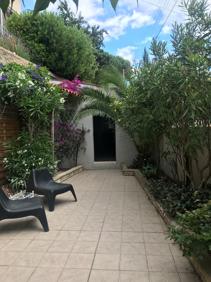 Single-family Home In Quiet Les Arènes Neighborhood With All Comforts - Béziers