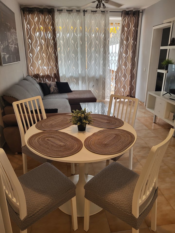 Quiet And Cozy With Wi-fi.  Мы говорим по-русски. - Arona