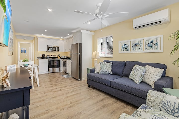 Casa Bella B - 1 Bed/1 Bath - Steps To The Beach - Fort Myers Beach, FL
