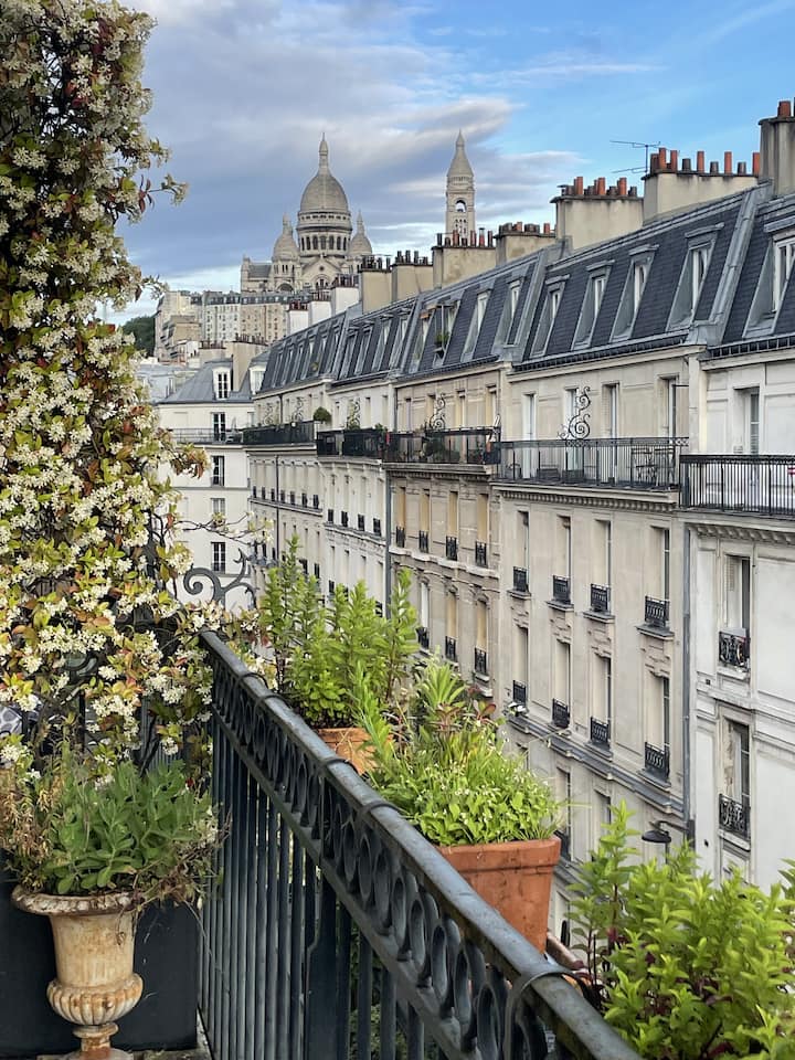 Charming Penthouse Near Montmartre - Paris