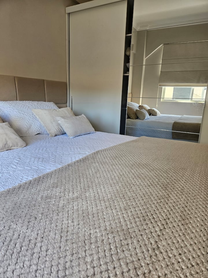 Quarto Em Apto A 300 Metros Do Mar Com Garagem - Balneario Camboriú