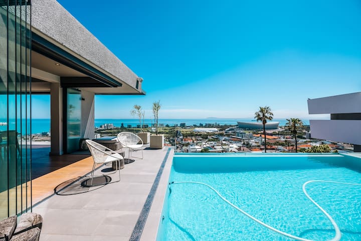 Sensational Views From Springbok Rd In Cape Town - Camps Bay