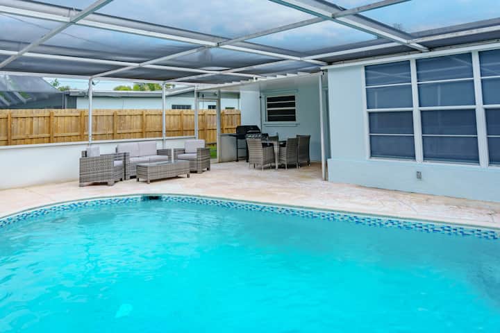 Lovely 4br Newly Redone Pool Home - Pembroke Pines, FL