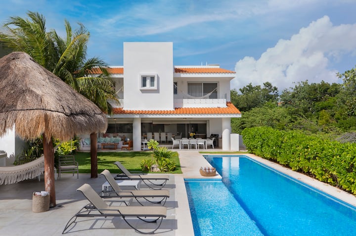 Luxury 5-bedroom Villa With Pool And Boat Slip - Puerto Aventuras