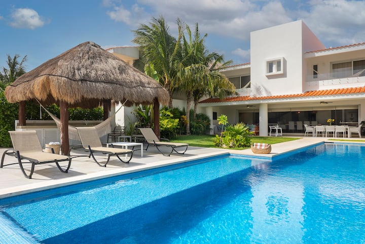 Luxury 5-bedroom Villa With Pool And Boat Slip - Puerto Aventuras