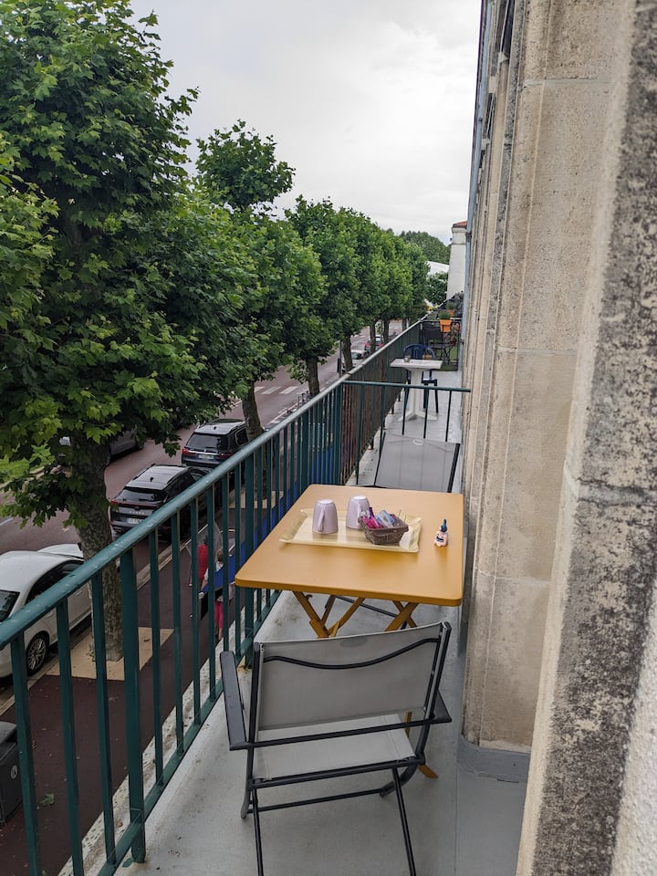 Grand Appartement 50m Du Marché 300 M De La Plage - Royan